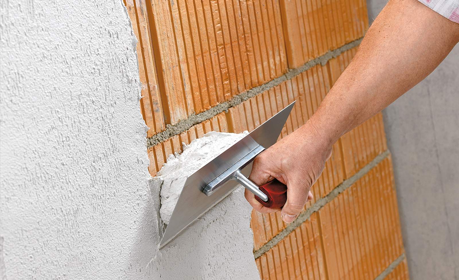 Gipsputz: Was ist das und wie kann man ihn auftragen? | selbst.de