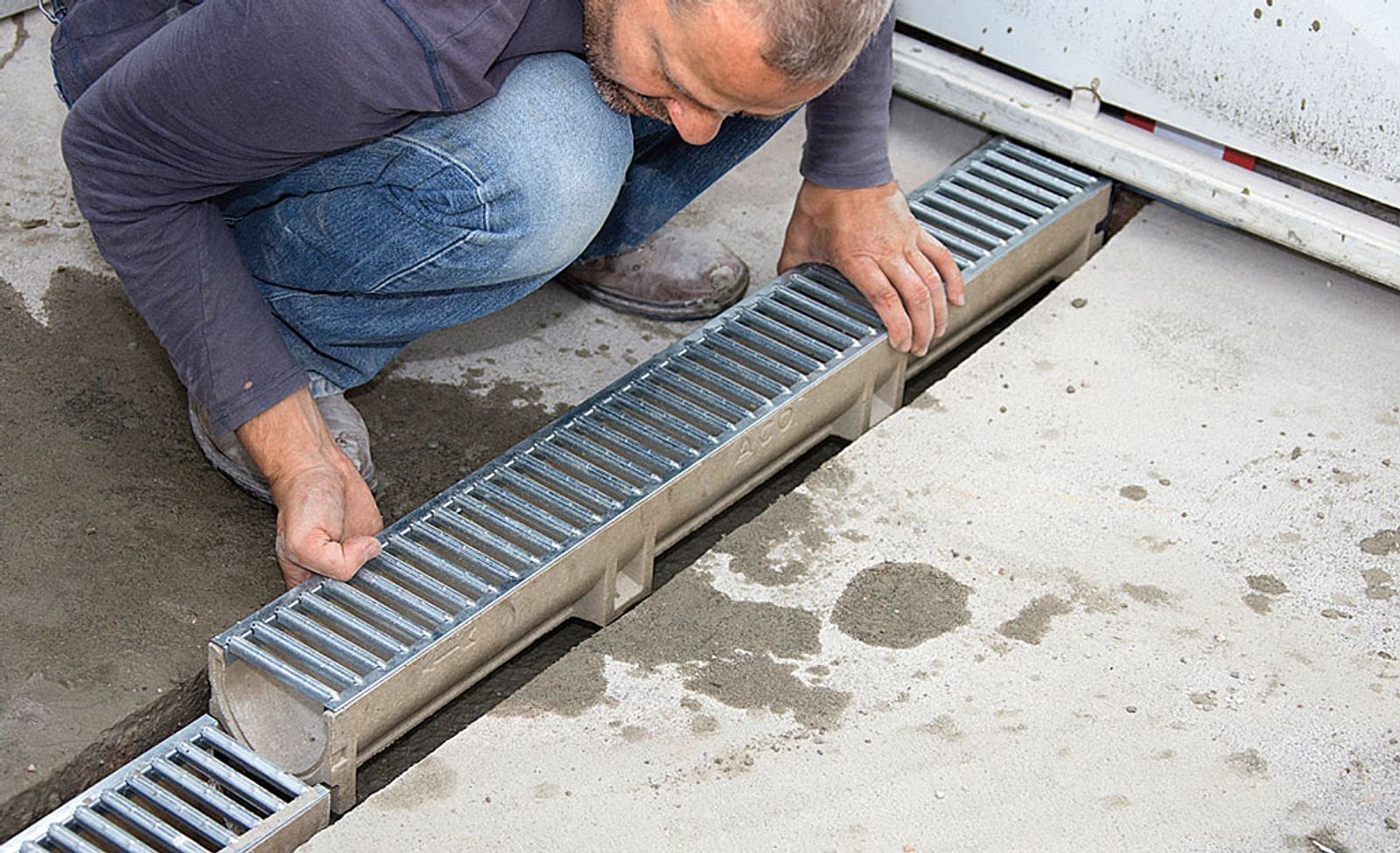 Ablaufrinne einbauen: Die besten Tipps für eine optimale Entwässerung ...